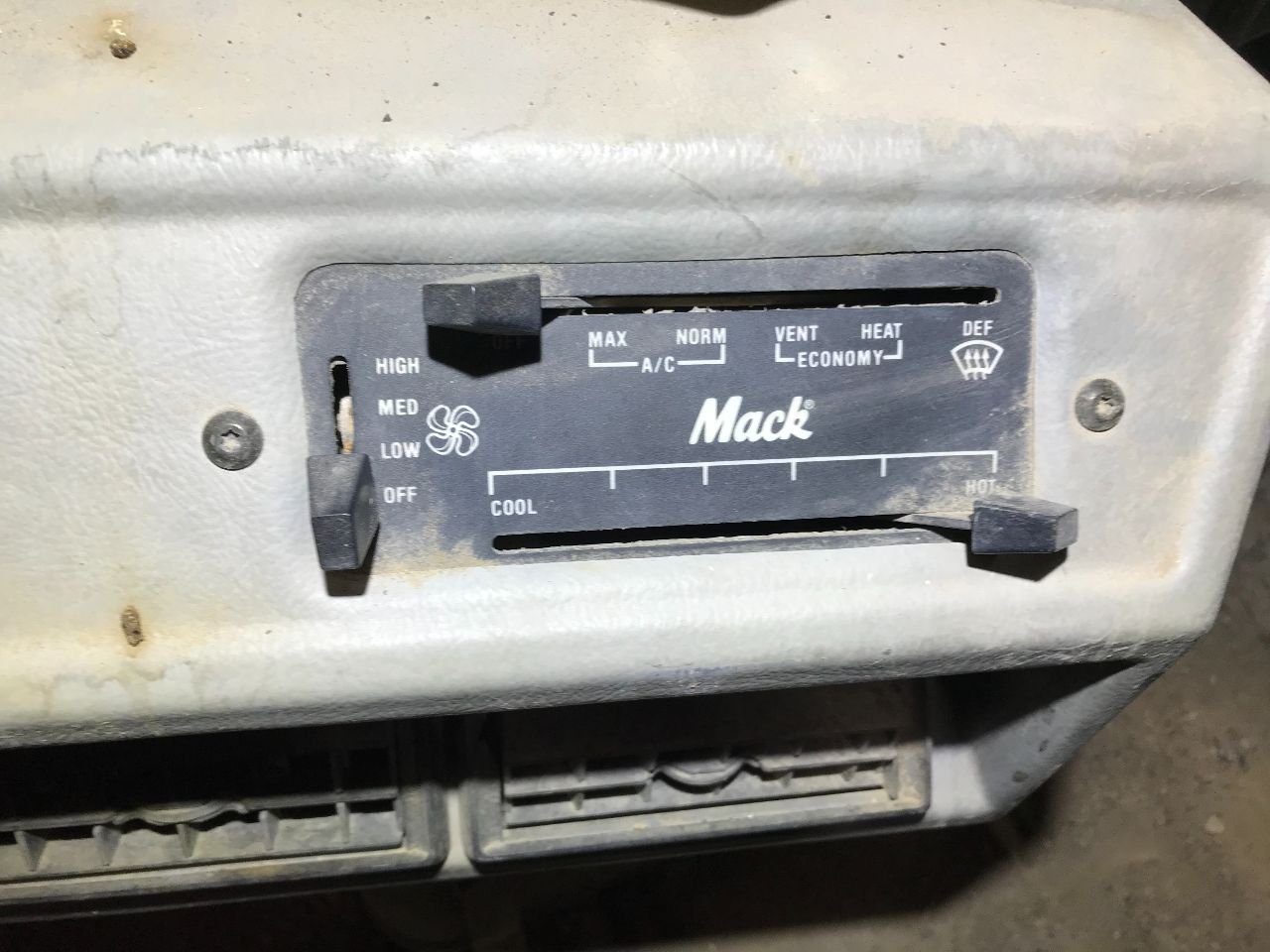 4379-RD338120 | Mack DM600 Heater & AC Temperature Control for Sale