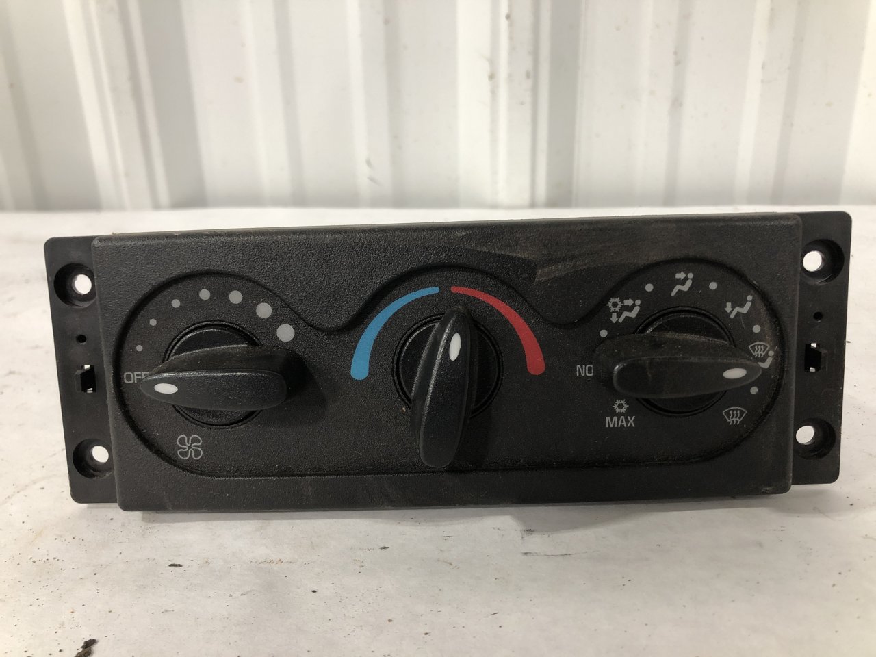 3545543C5 | International DURASTAR (4300) Heater & AC Temperature Control f