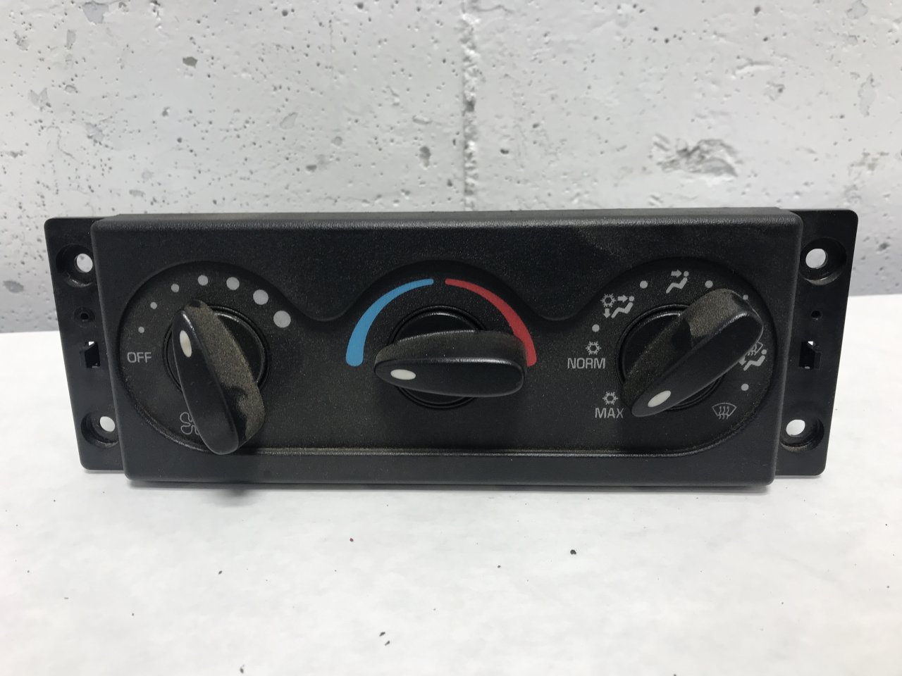 3545543C5 | International DURASTAR (4400) Heater & AC Temperature Control f