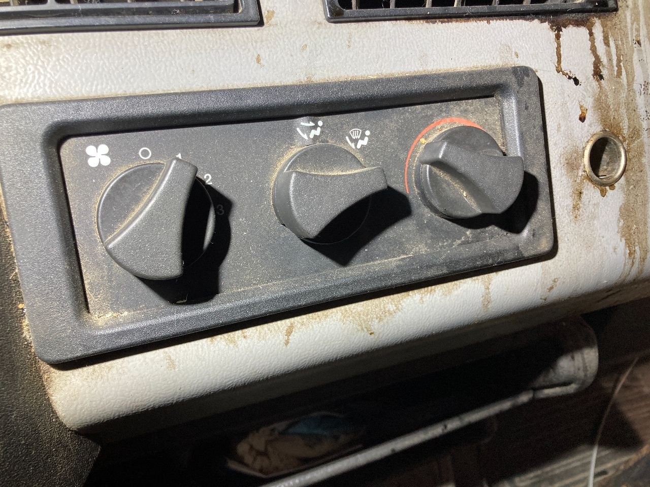 680.830.05.85 | Freightliner FL80 Heater & AC Temperature Control for Sale