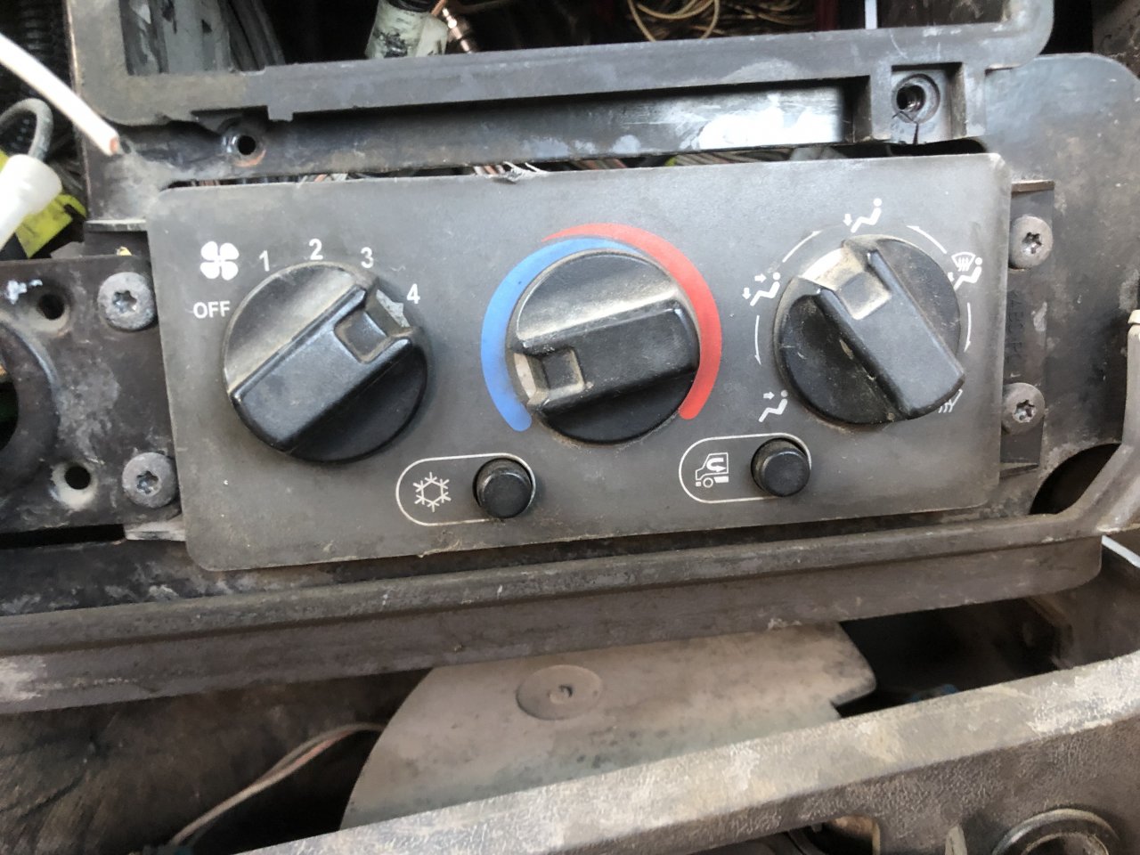 Mack GU713 Heater & AC Temperature Control for Sale