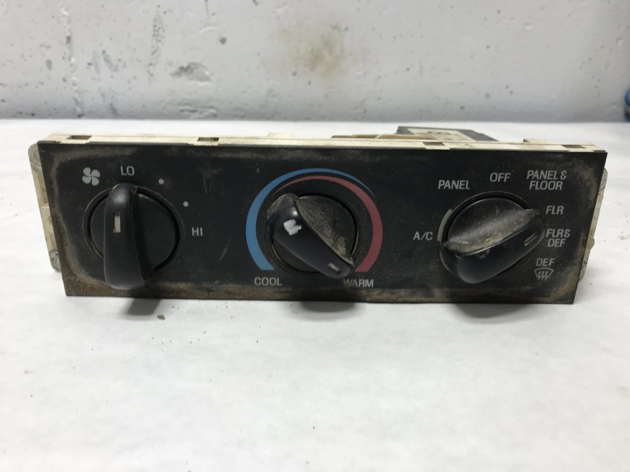 YFRH-19E764-A | Sterling L9522 Heater & AC Temperature Control for Sale