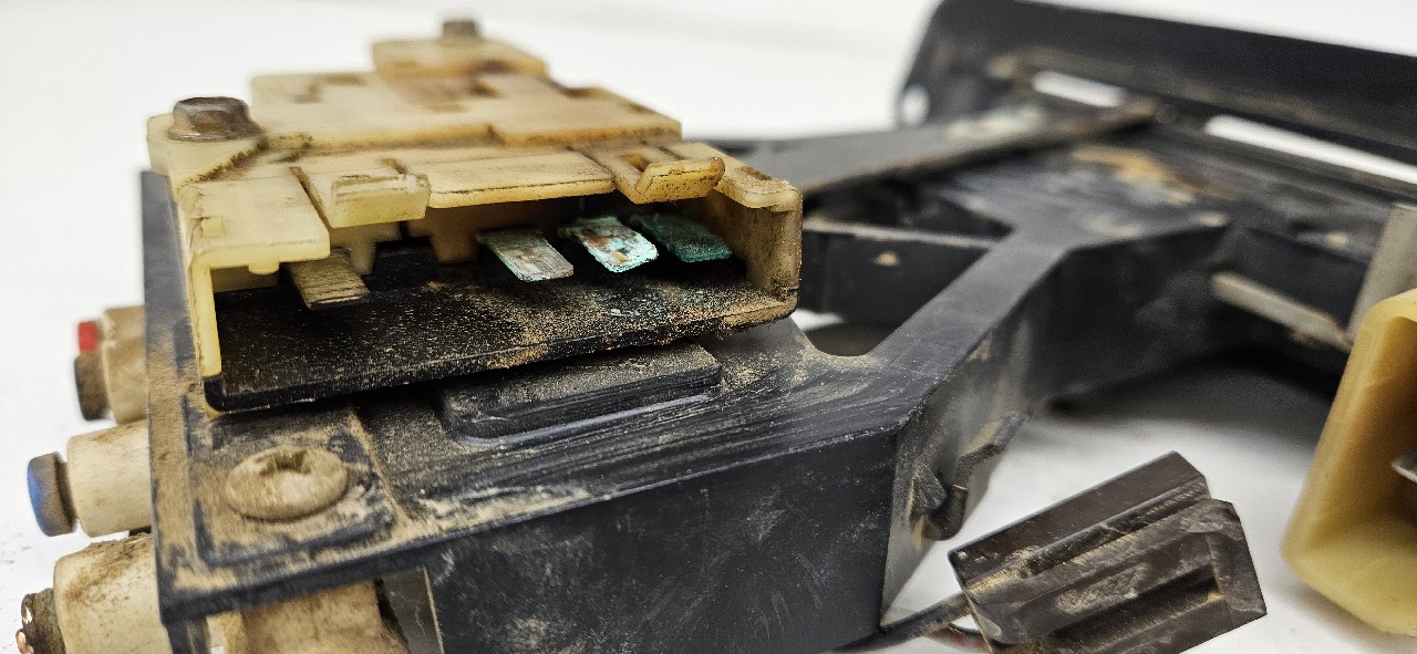 F1HH18531AB | Ford LT9000 Heater & AC Temperature Control for Sale