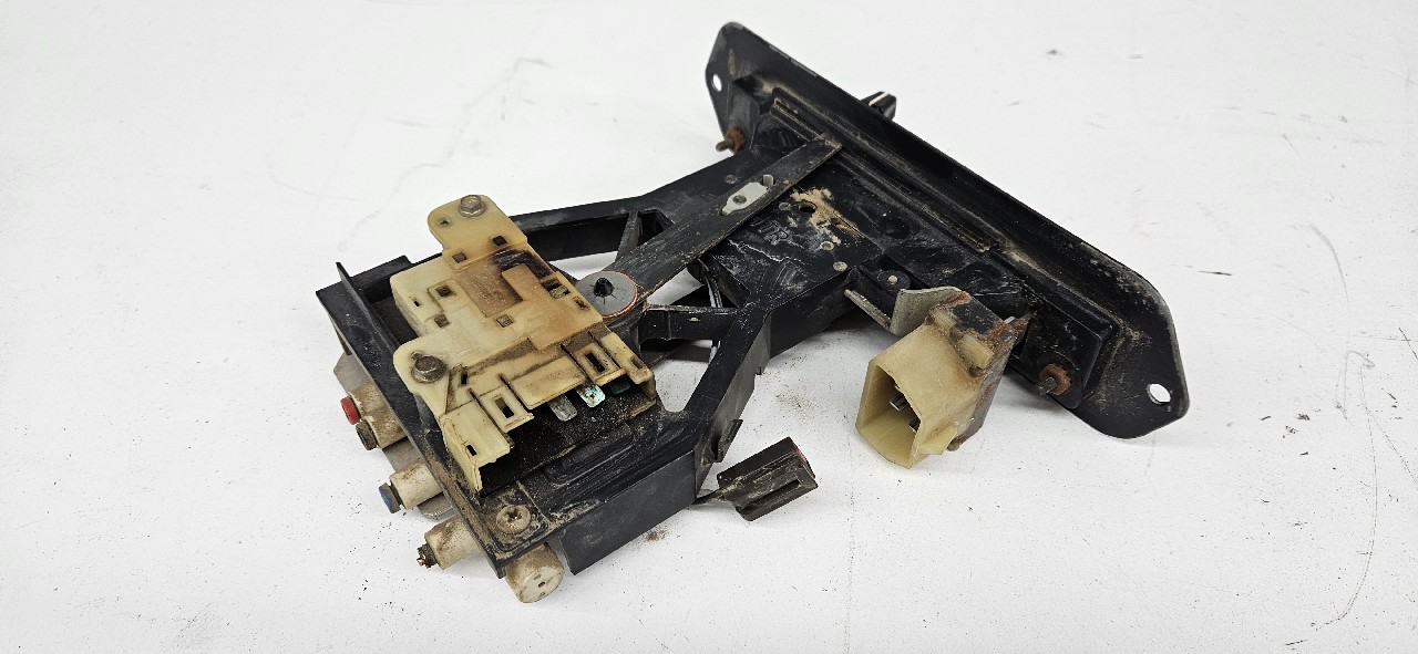 F1HH18531AB | Ford LT9000 Heater & AC Temperature Control for Sale