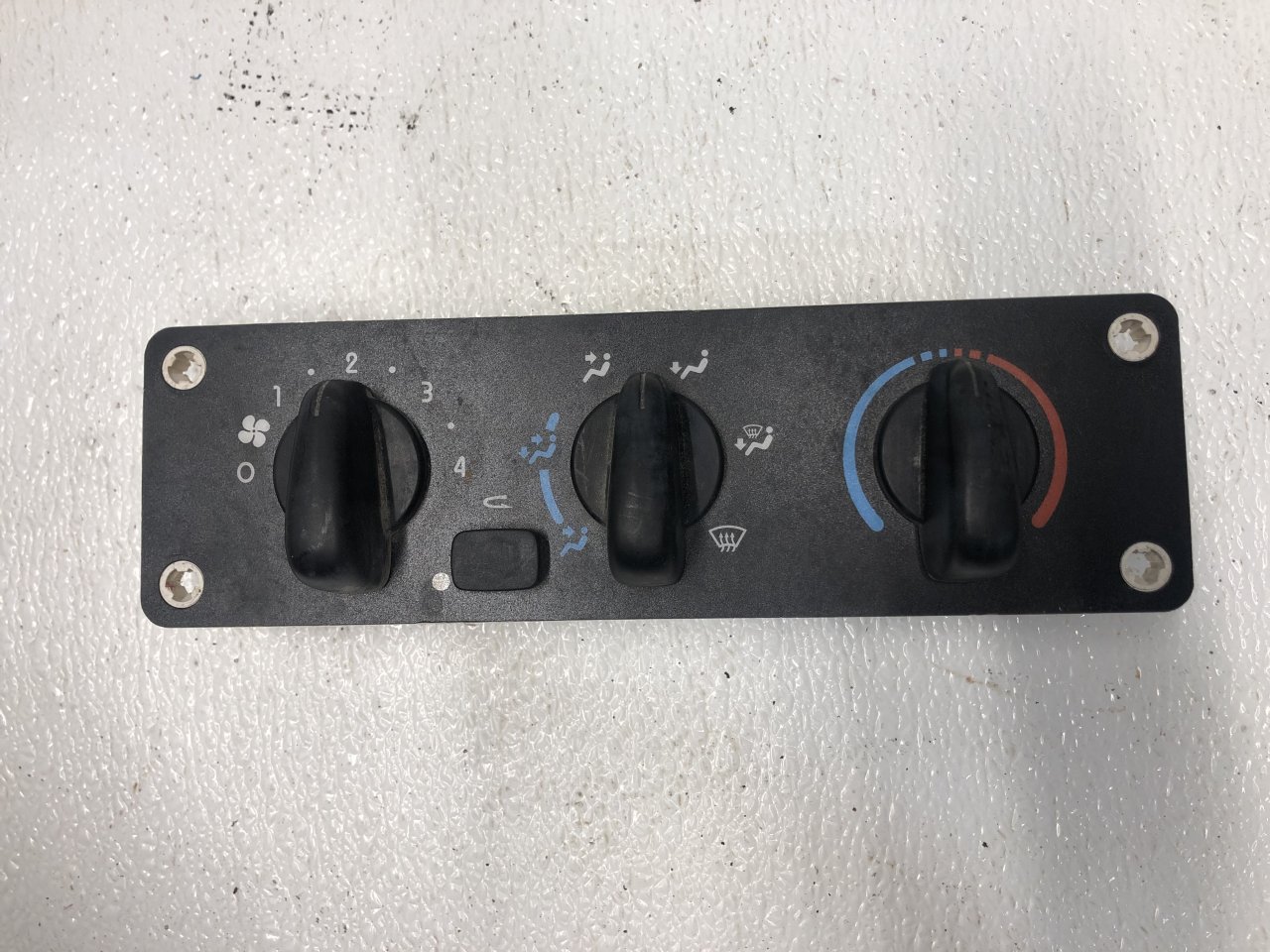 A22-51054-003 | Freightliner M2 100 Heater & AC Temperature Control for Sal