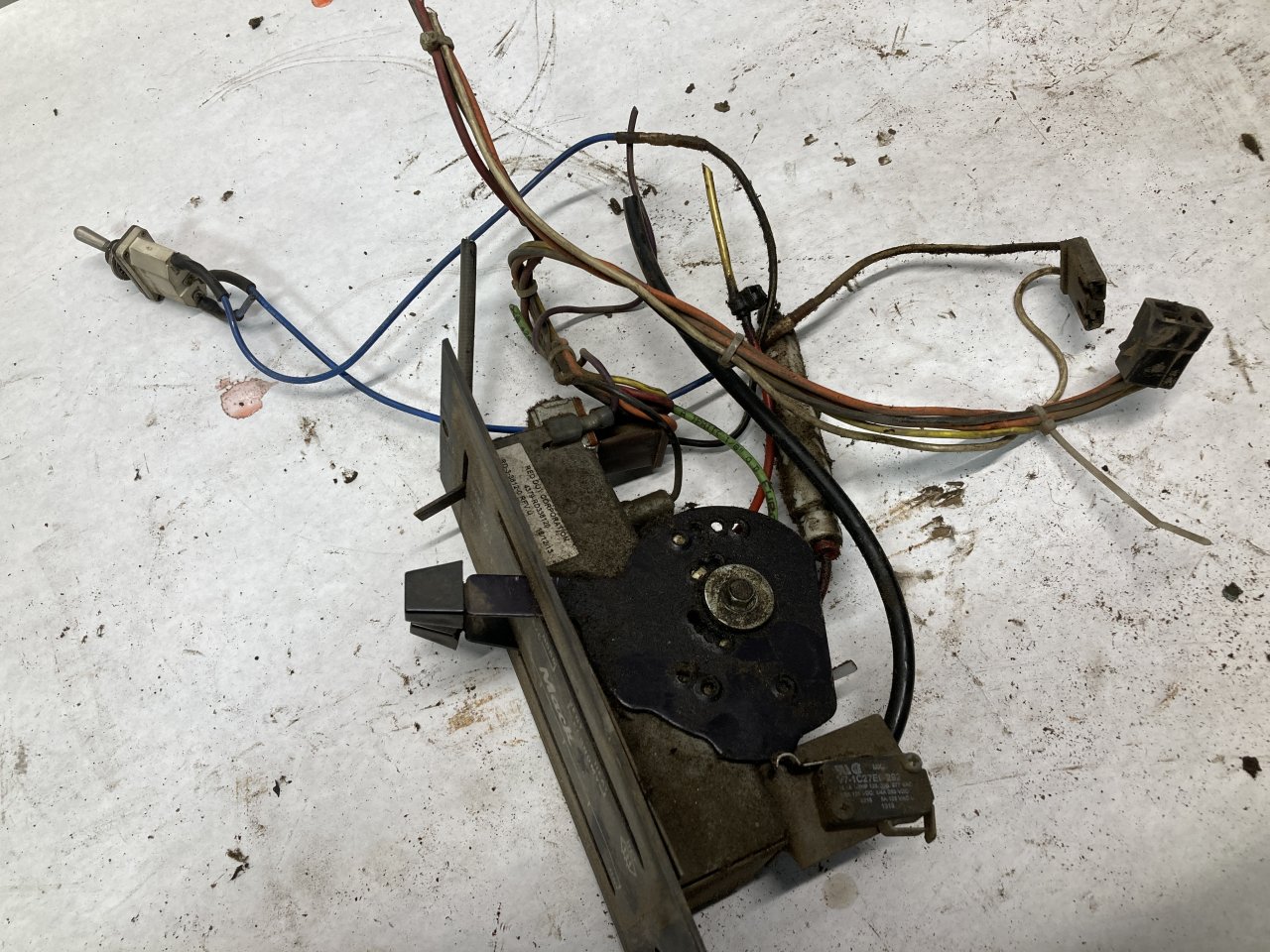 4379-RD998120 | Mack RD600 Heater & AC Temperature Control for Sale