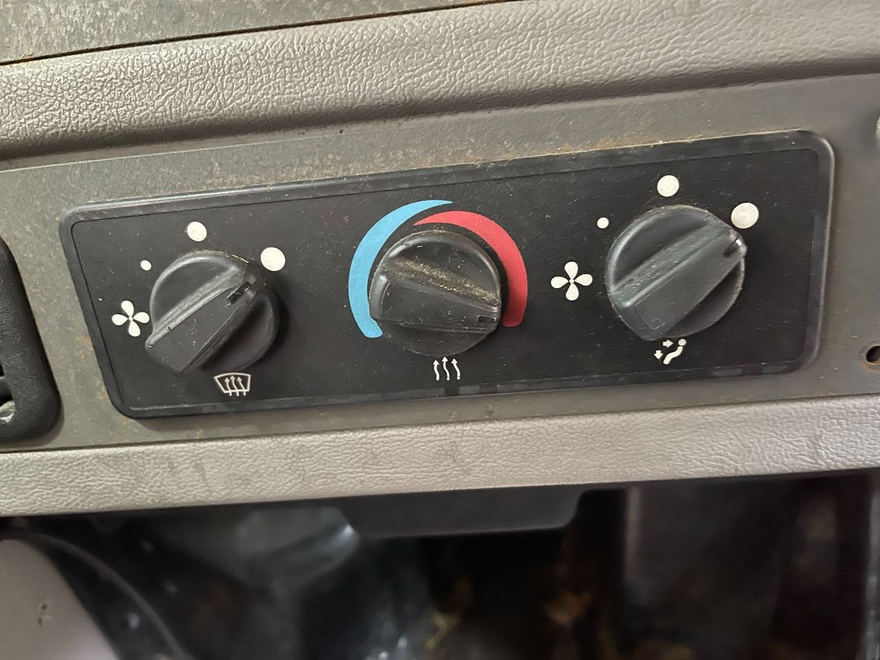 66004757 | Thomas SAF-T-LINER HDX Heater & AC Temperature Control for Sale