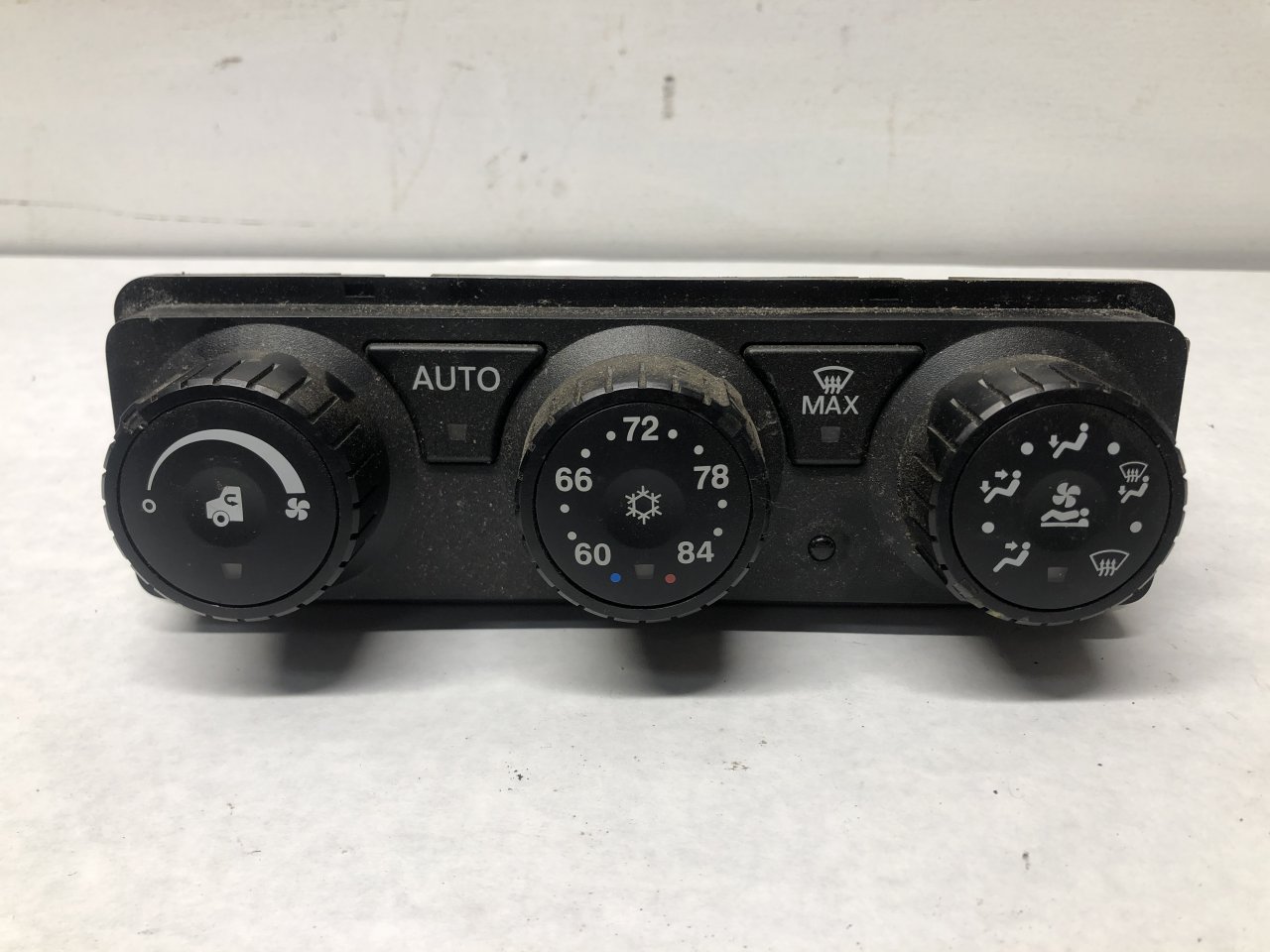 F21-1047-20012C | Kenworth T680 Heater & AC Temperature Control for Sale