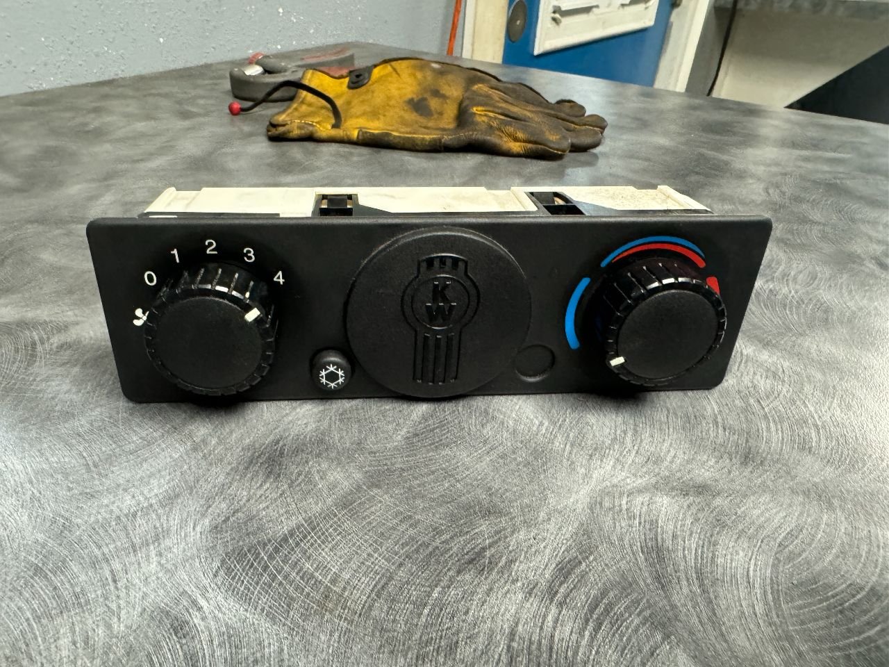 F21-1031 | Kenworth T680 Heater & AC Temperature Control for Sale