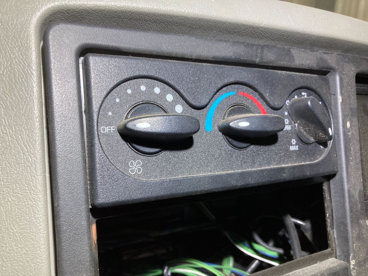 3827680C1 | International TERRASTAR Heater & AC Temperature Control for Sal