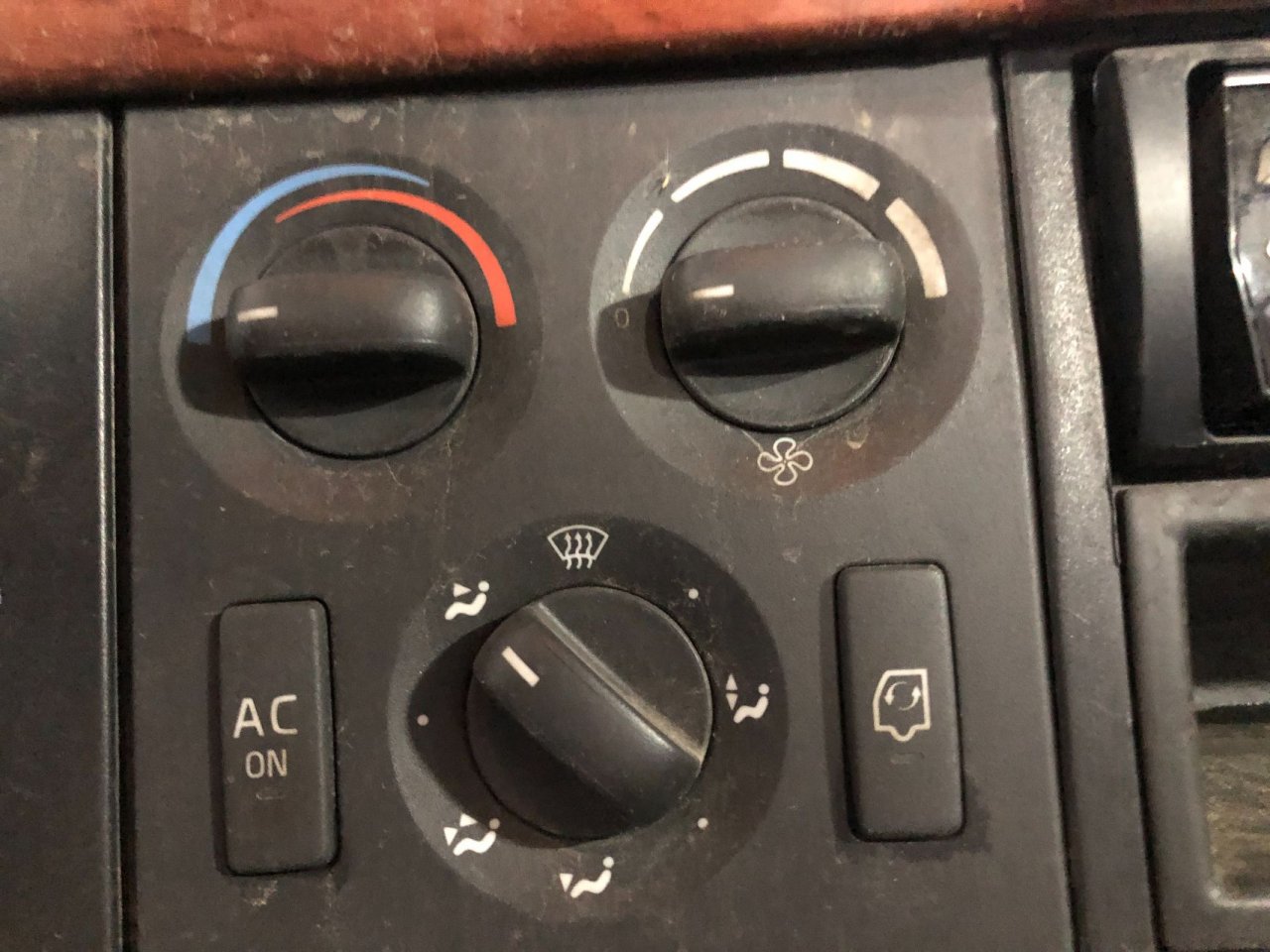 20511569 | Volvo VHD Heater & AC Temperature Control for Sale