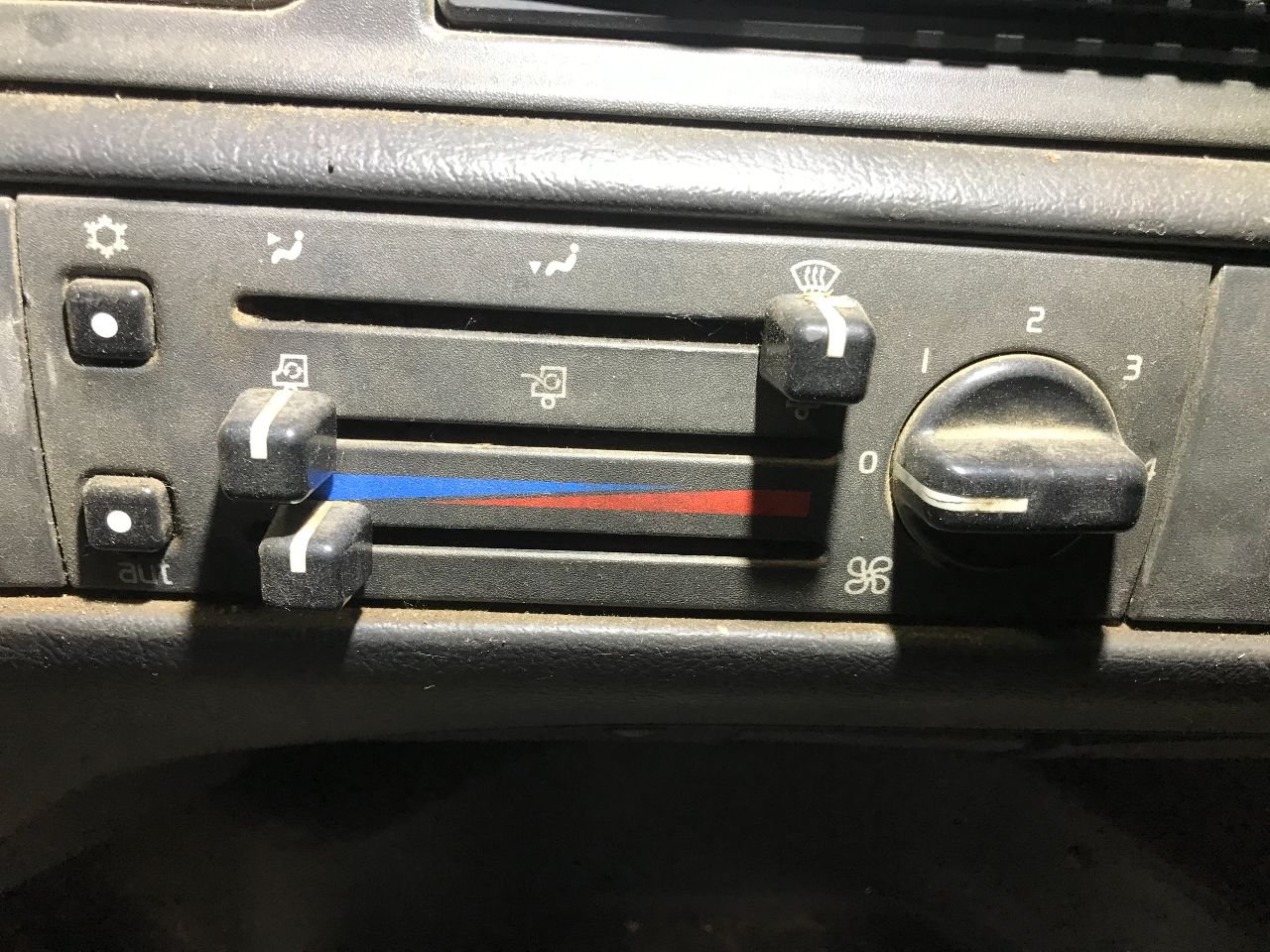 65137796 | Volvo VNL Heater & AC Temperature Control for Sale