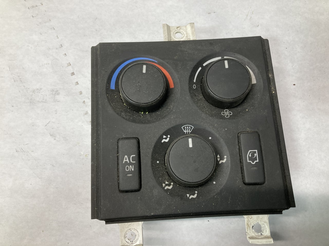 84732236 | Volvo VNL Heater & AC Temperature Control for Sale