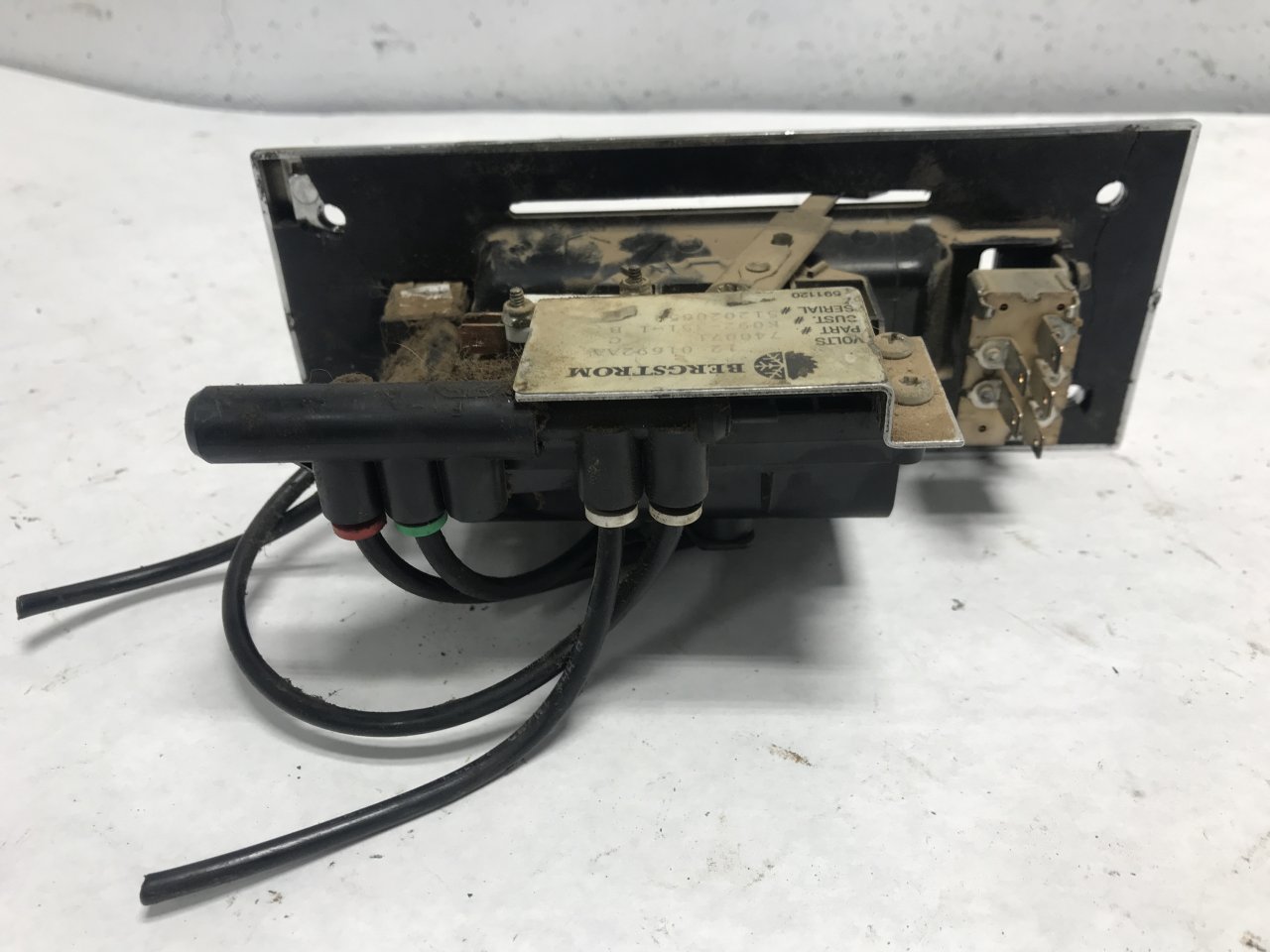 K092-351-1 | Kenworth W900L Heater & AC Temperature Control for Sale
