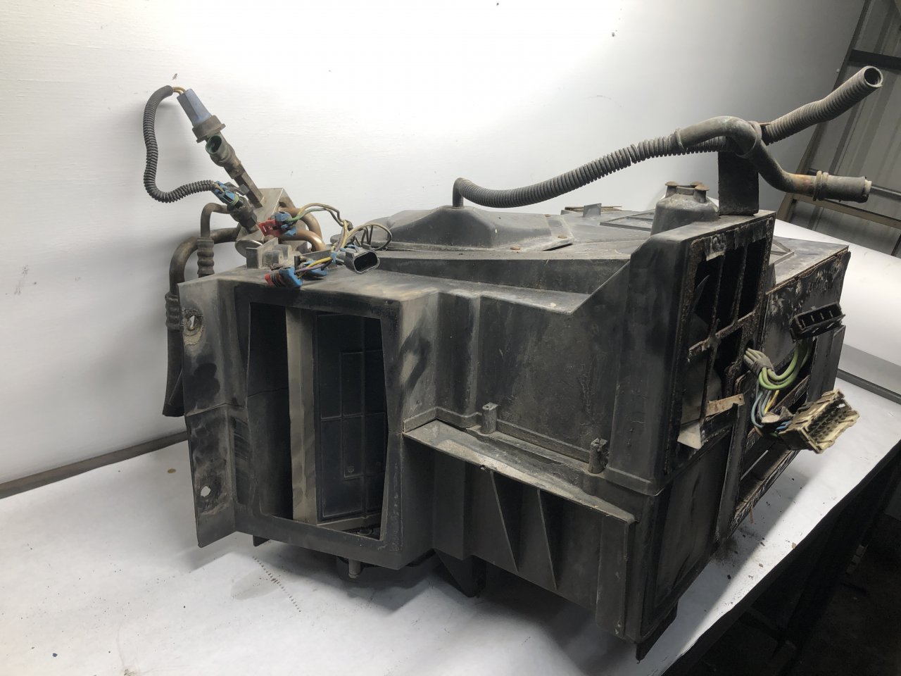 F31-100 | Kenworth T2000 Heater Assembly for Sale