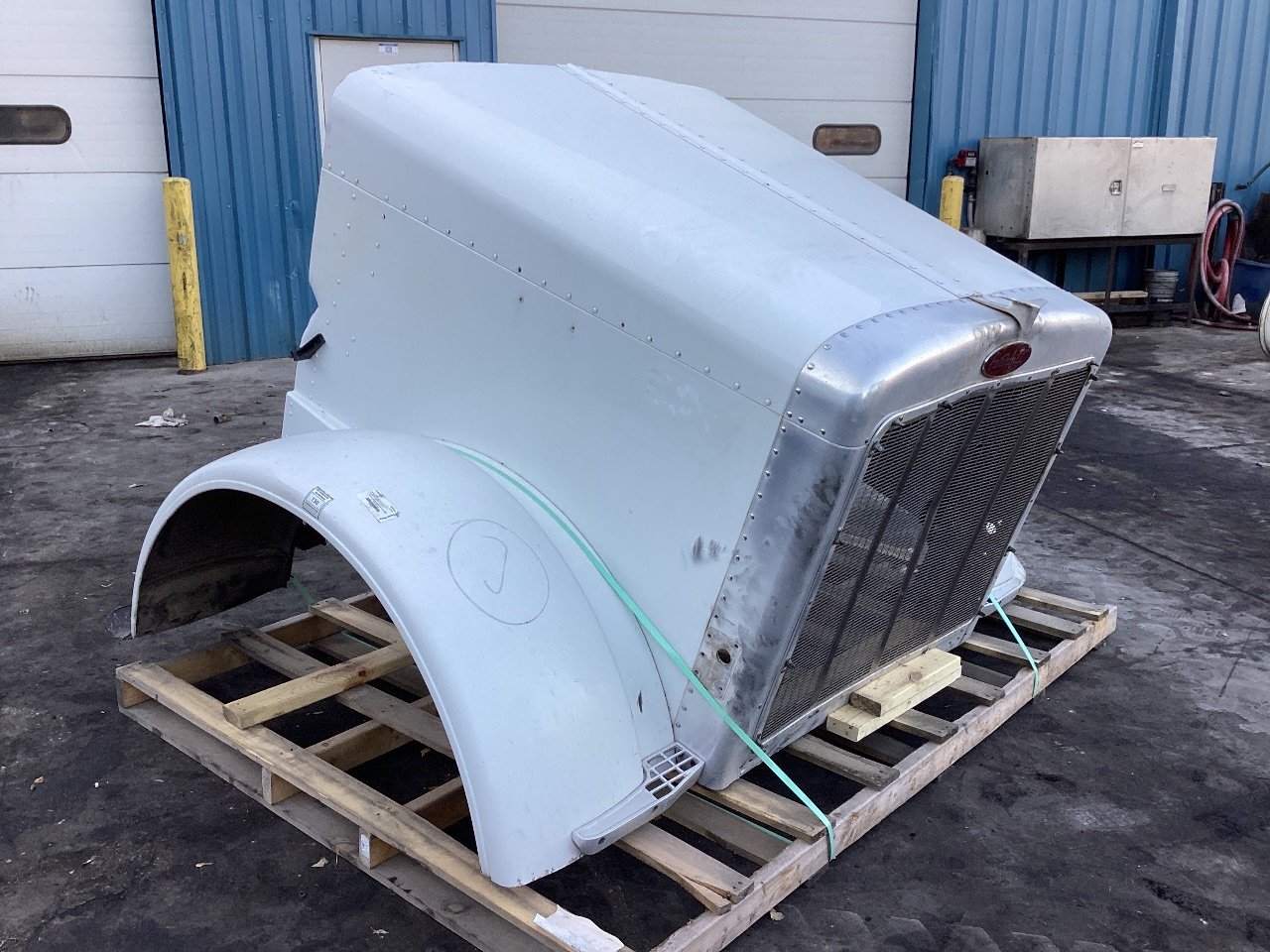 L29-6061 | Peterbilt 379 Hood for Sale
