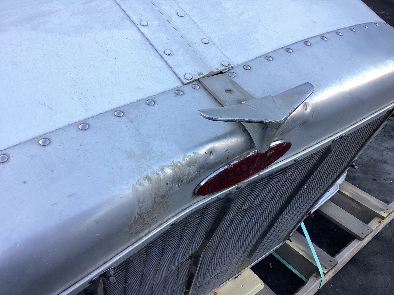 L29-6061 | Peterbilt 379 Hood for Sale