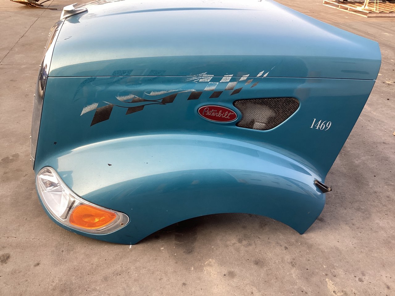 13-04778 | Peterbilt 387 Hood for Sale