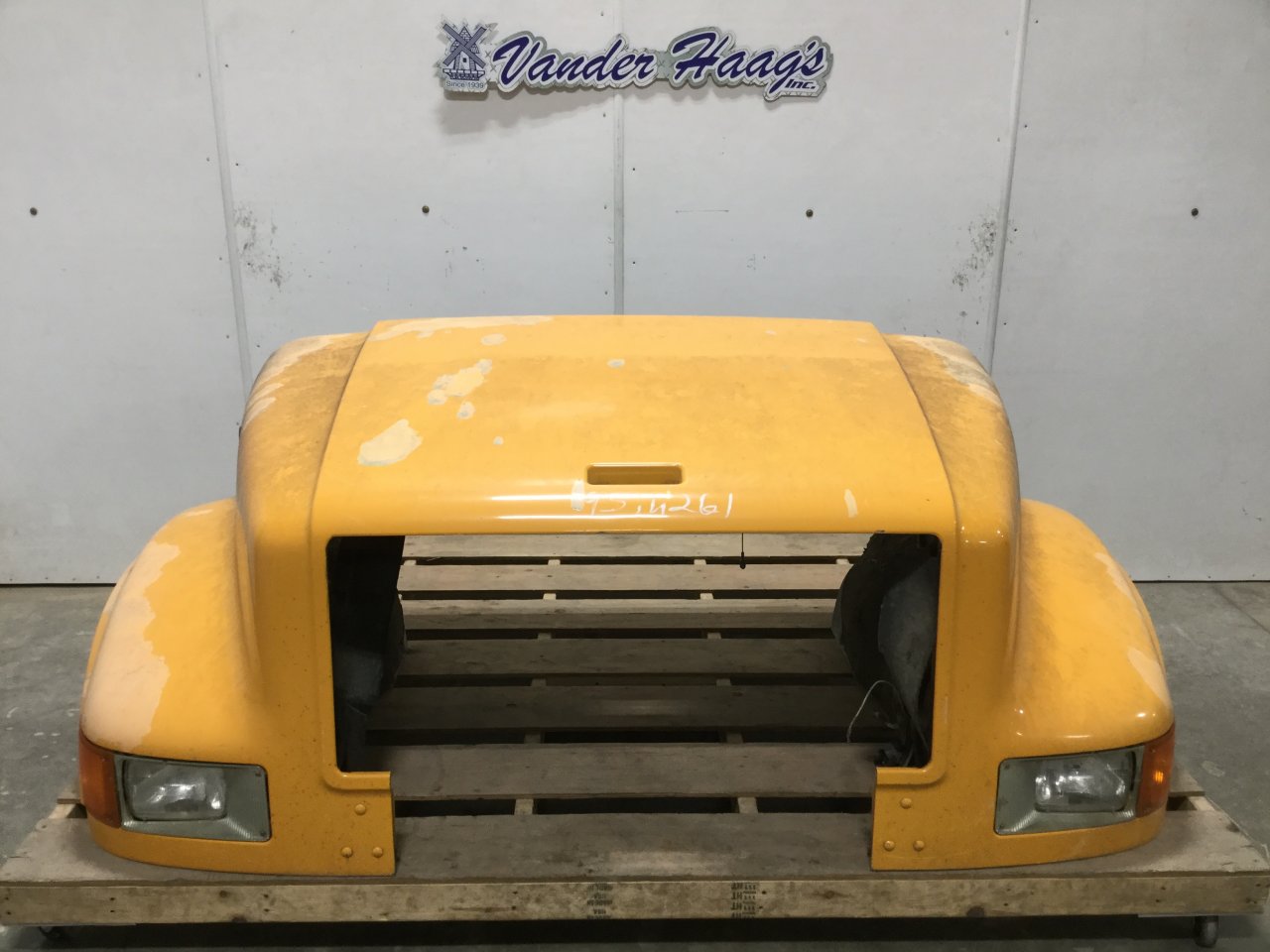 2023784C1 | International 4700 Hood for Sale