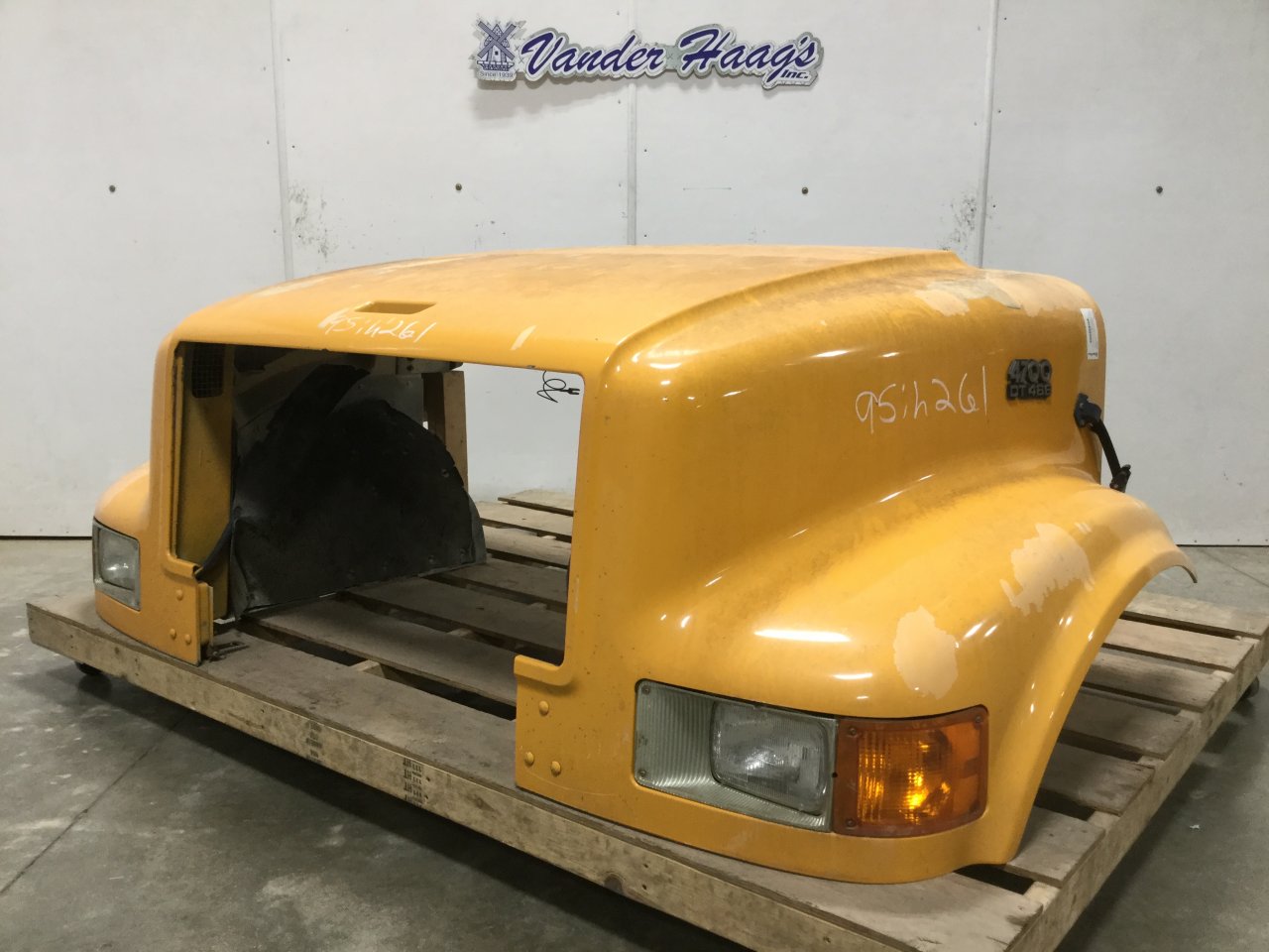 2023784C1 | International 4700 Hood for Sale