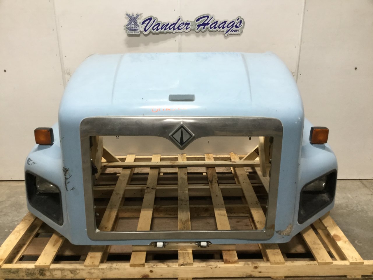 3546818C92 | International 5600I Hood for Sale