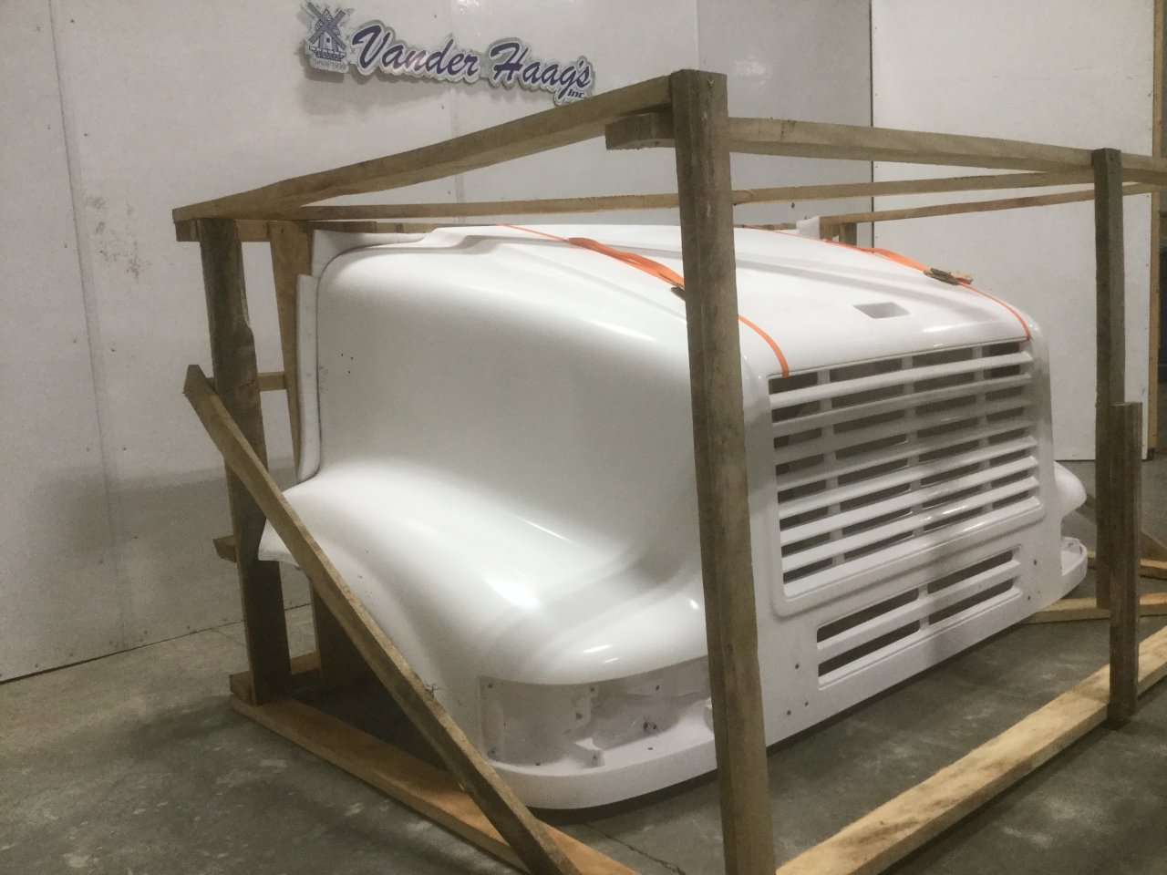 07-12514 | International 8100 Hood for Sale