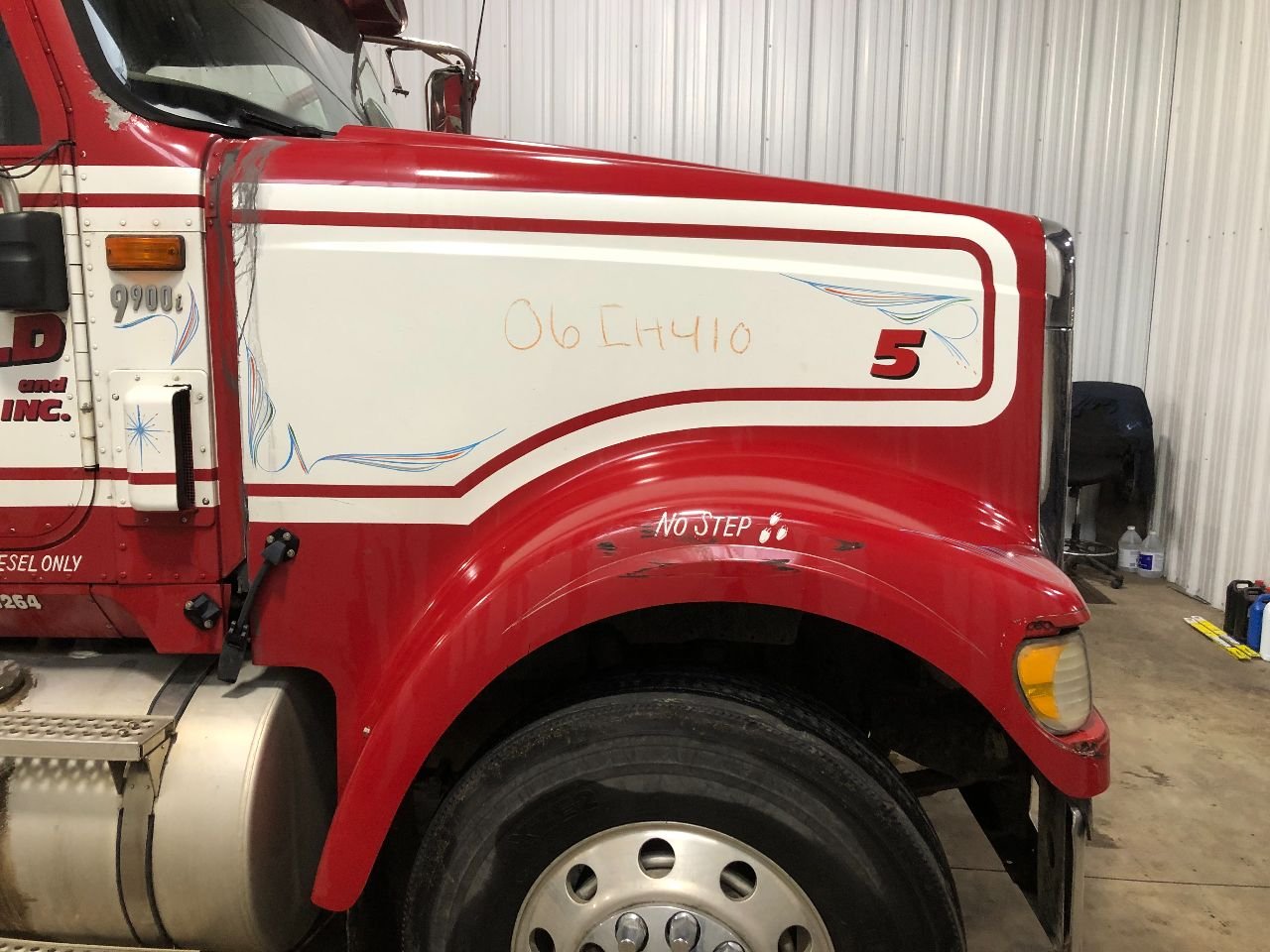 International 9900 Hood for Sale