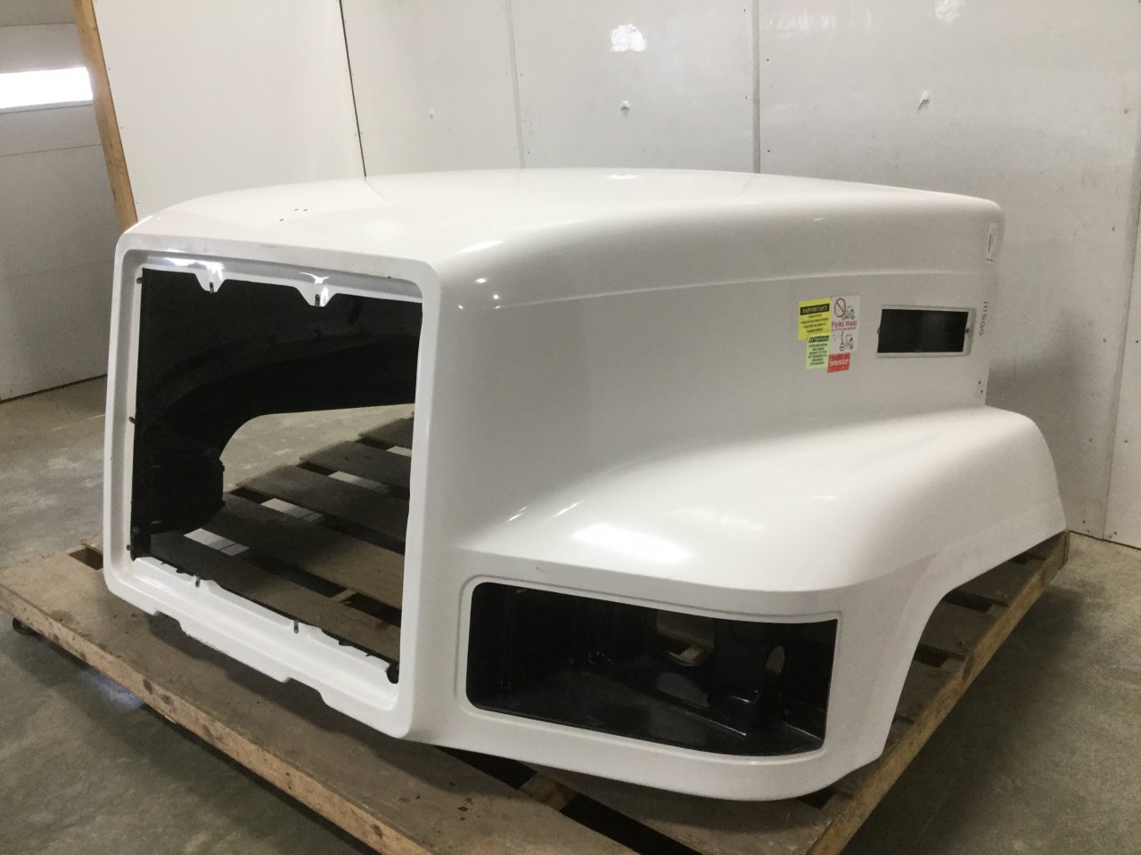 11-12558 | Mack CH600 Hood for Sale
