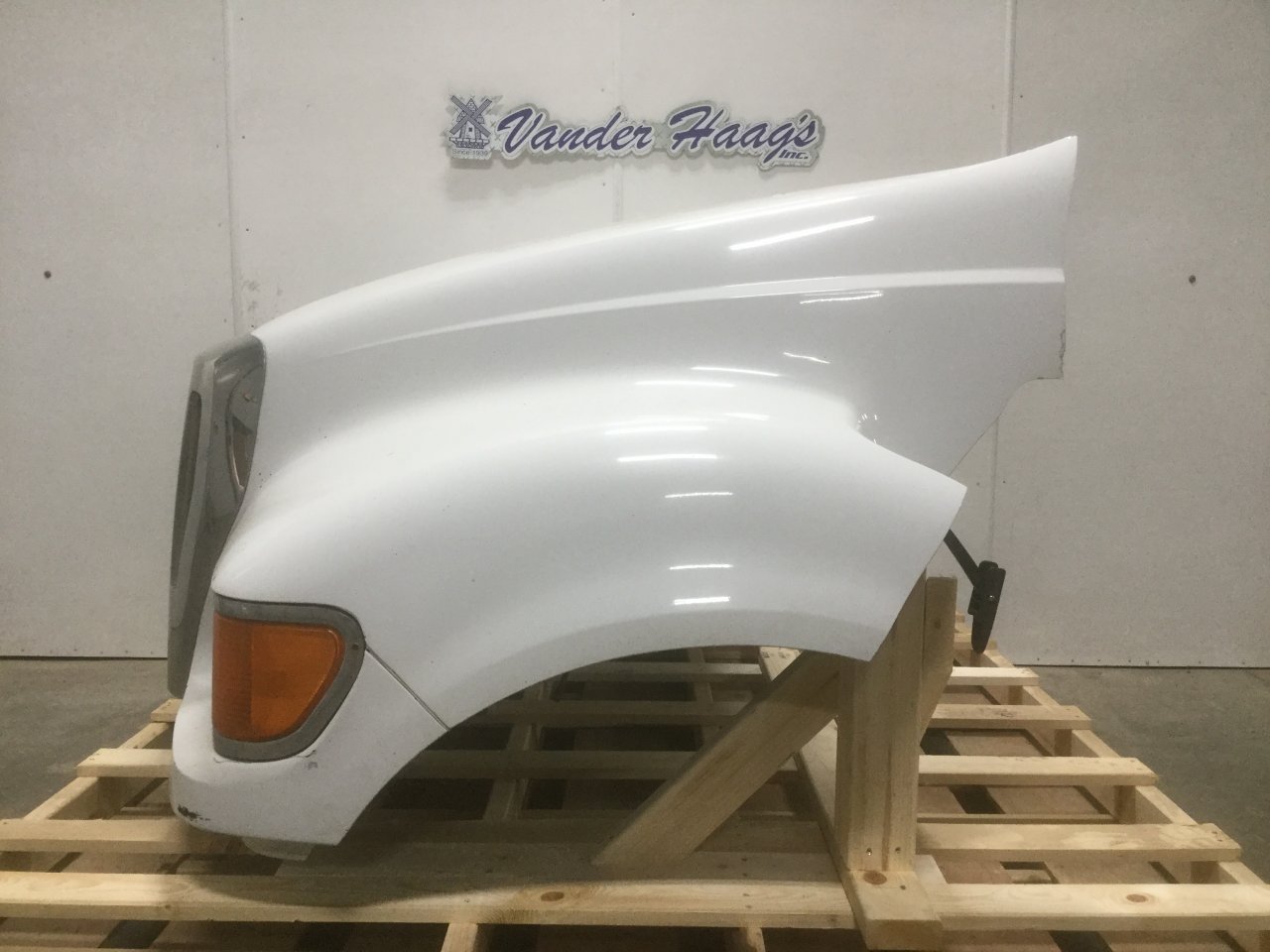 3589031C93 | Ford F750 Hood for Sale