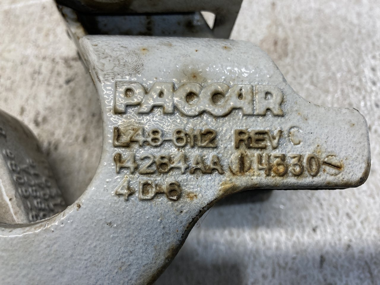 L48-6086 | Peterbilt 579 Hood Hinge for Sale