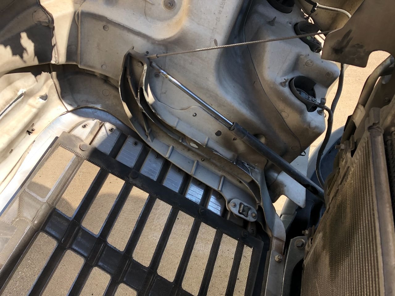 17-15346-003-RH | Freightliner CASCADIA Hinge for Sale