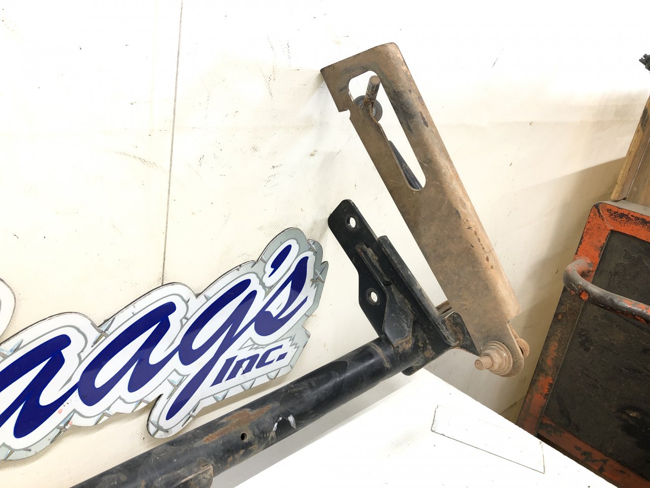 Mack GU713 Hood Hinge for Sale