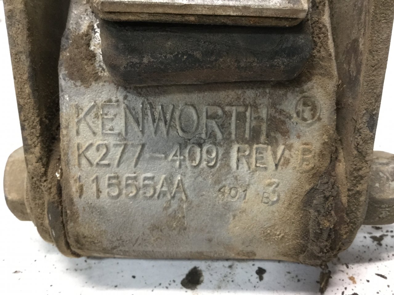 K277-409 | Kenworth T660 Hood Hinge for Sale