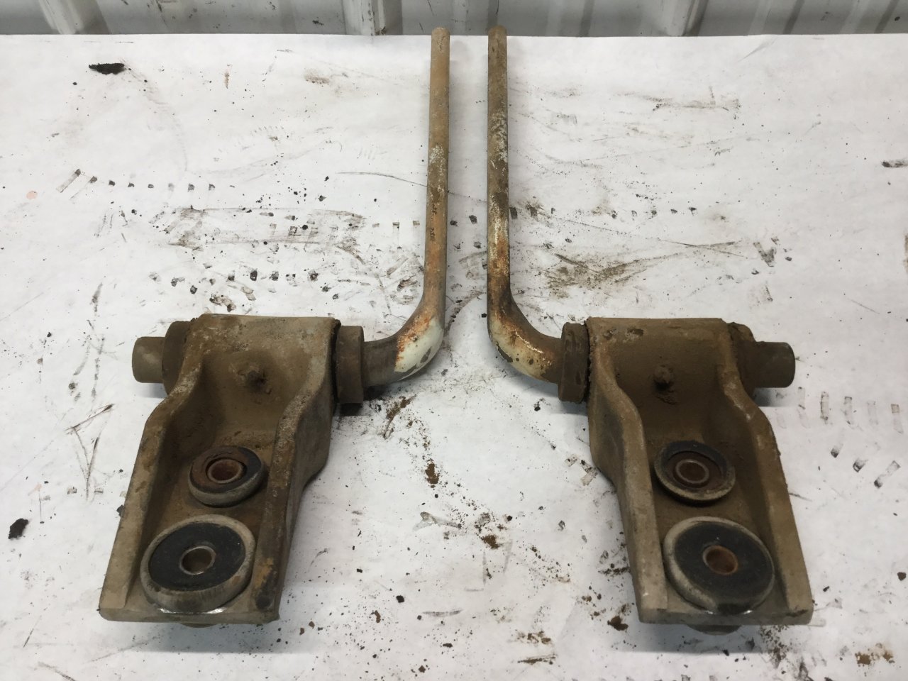 K277-*C-293R | Kenworth T800 Hood Hinge for Sale