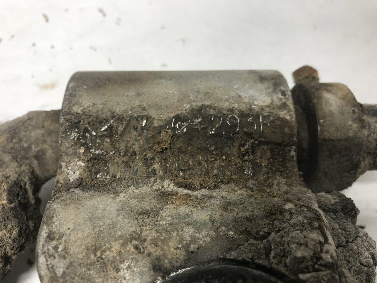 K277-C-293R | Kenworth T800 Hinge for Sale