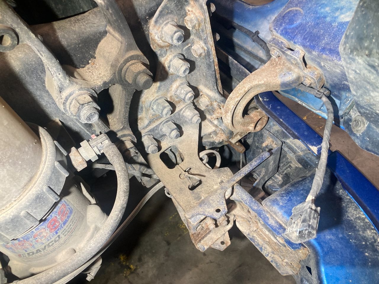 20733404 | Volvo VNL Hood Hinge for Sale