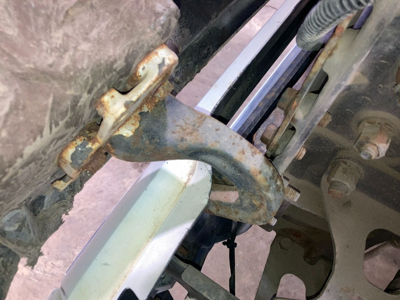 Volvo VNL Hinge for Sale