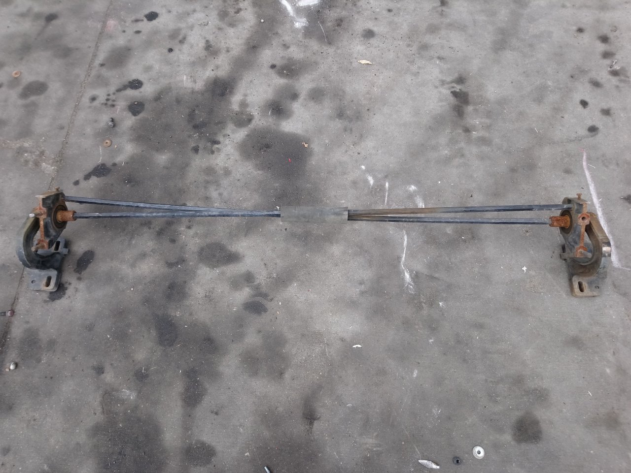 20733404/20733406 | Volvo VNL Hinge for Sale