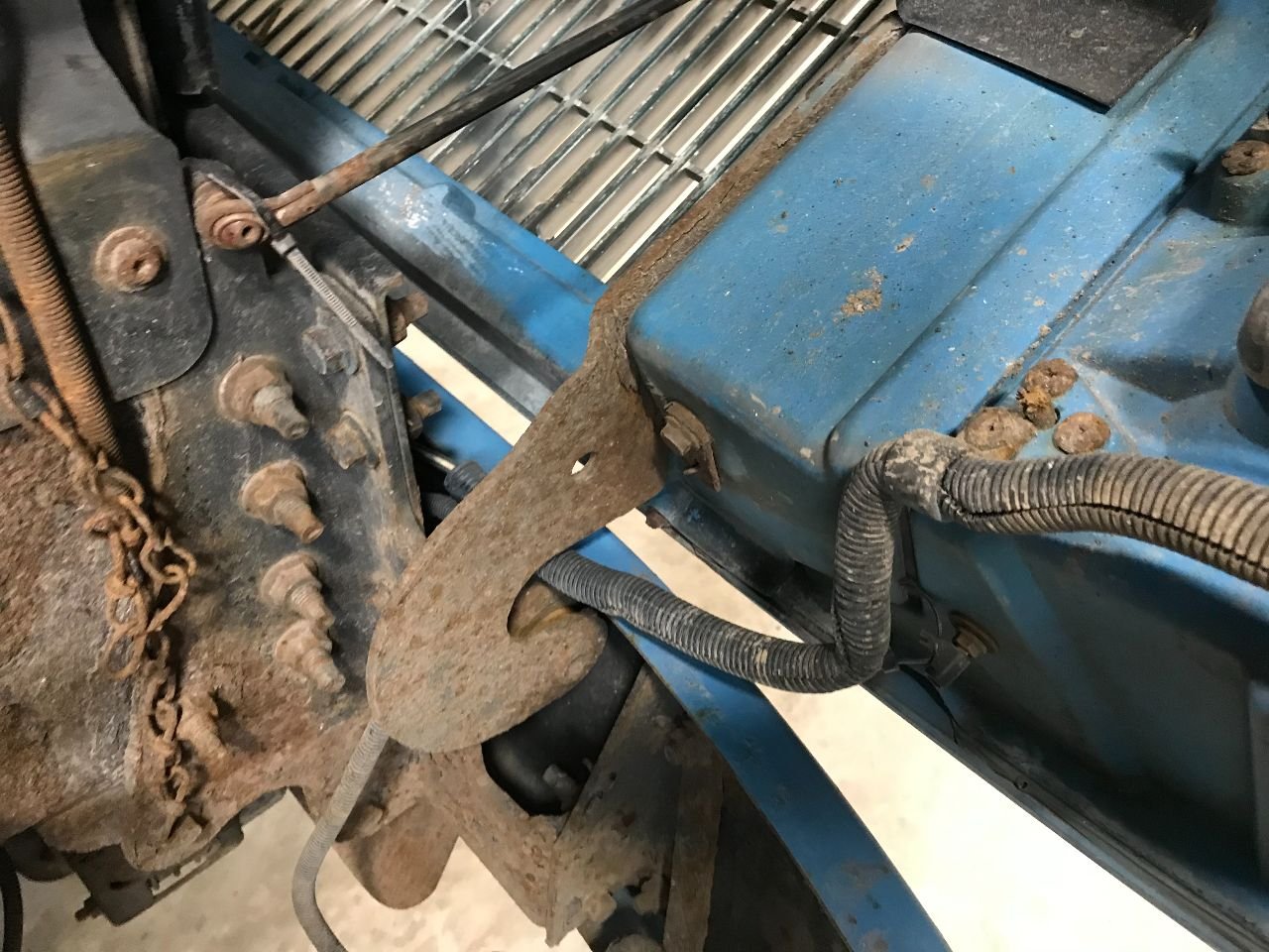 Volvo VNM Hinge for Sale