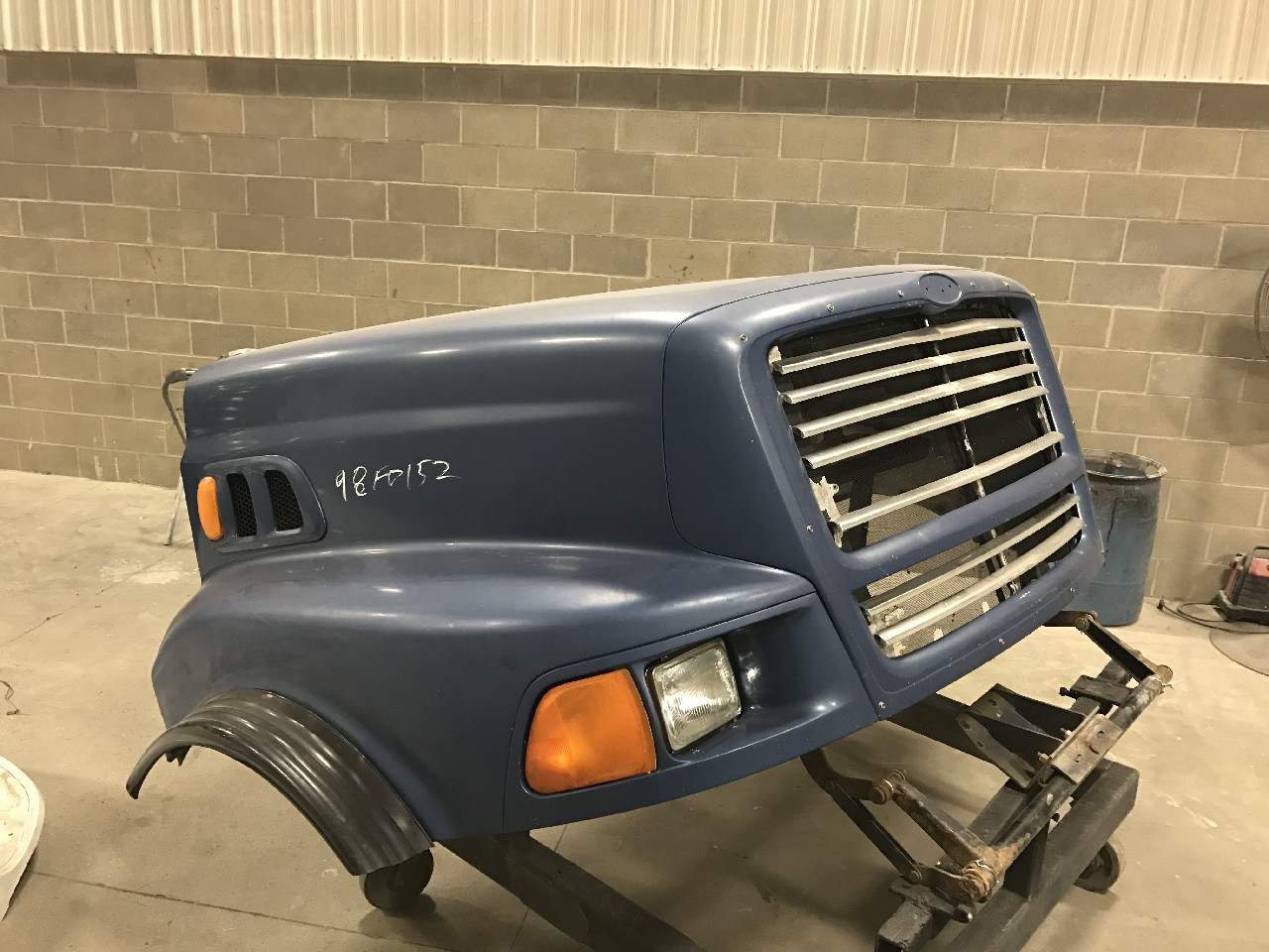 Ford L9522 Hood for Sale