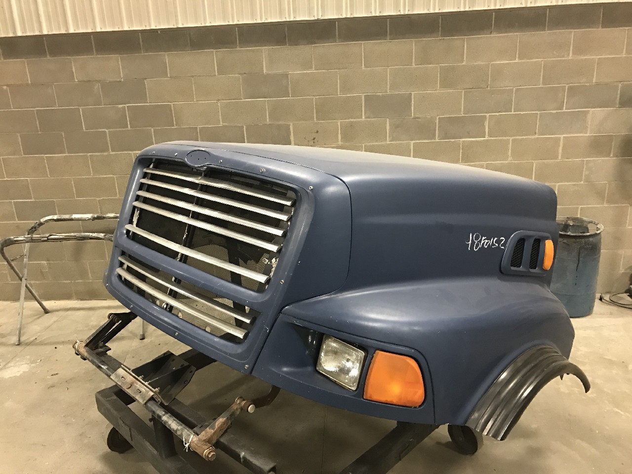 Ford L9522 Hood for Sale