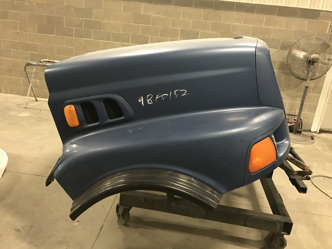 Ford L9522 Hood for Sale