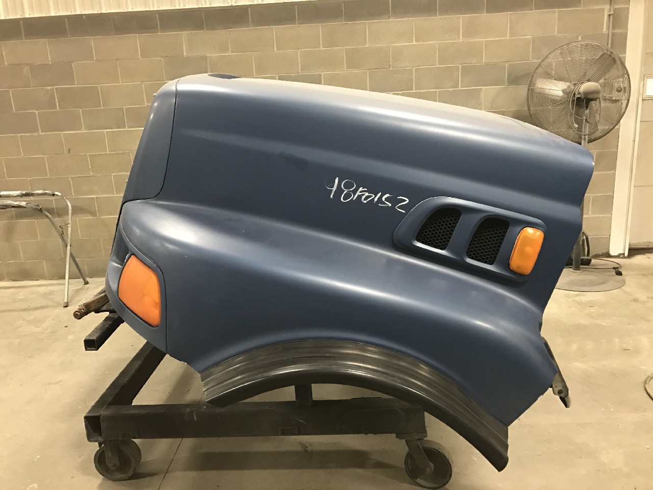 Ford L9522 Hood for Sale