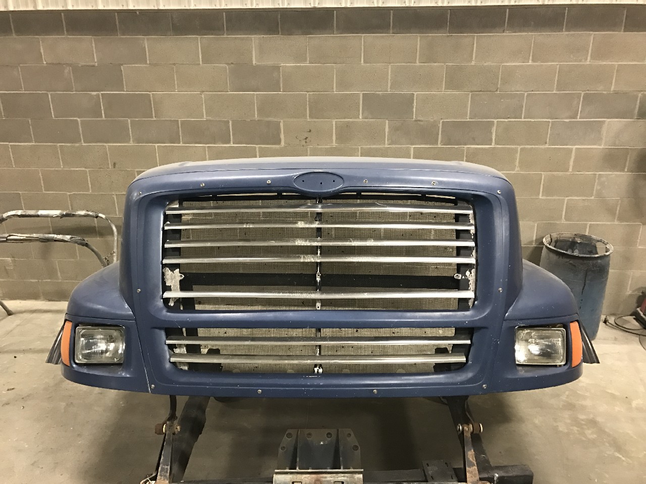 Ford L9522 Hood for Sale