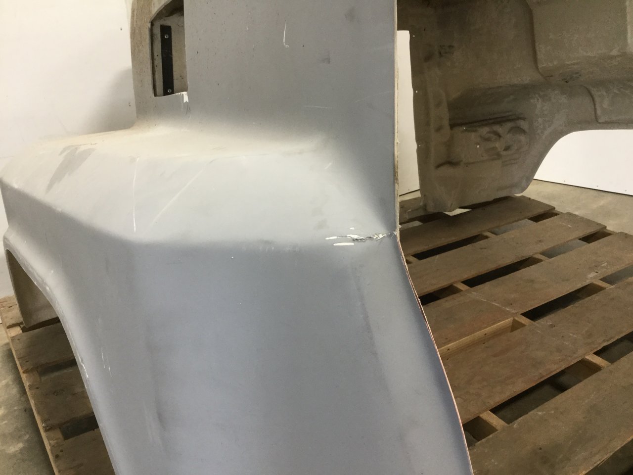 05-12508 | Ford LTL9000 Hood for Sale