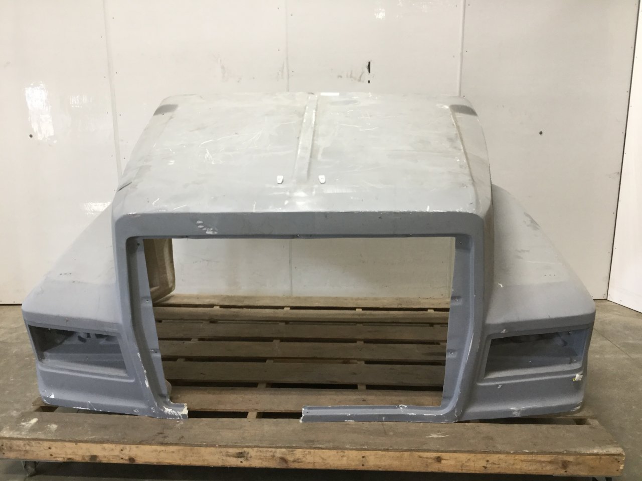 05-12508 | Ford LTL9000 Hood for Sale