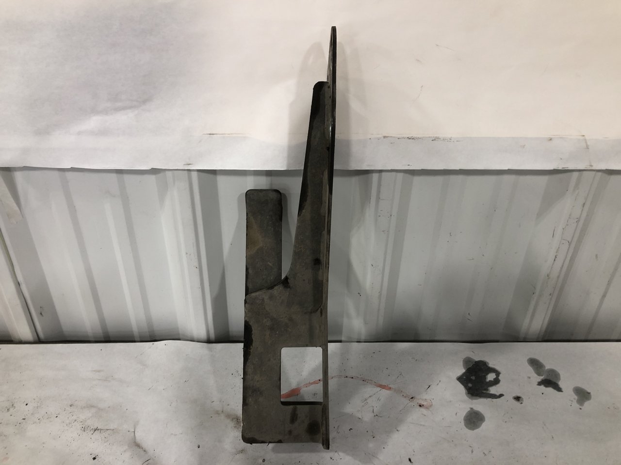 L67-6013R | Peterbilt 389 Hood Rest for Sale