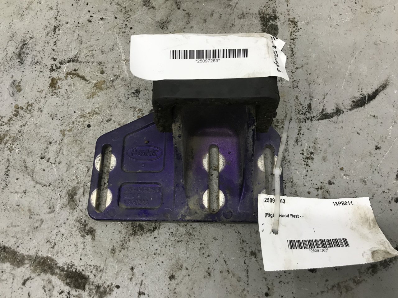 13-04709R | Peterbilt 389 Hood Rest for Sale