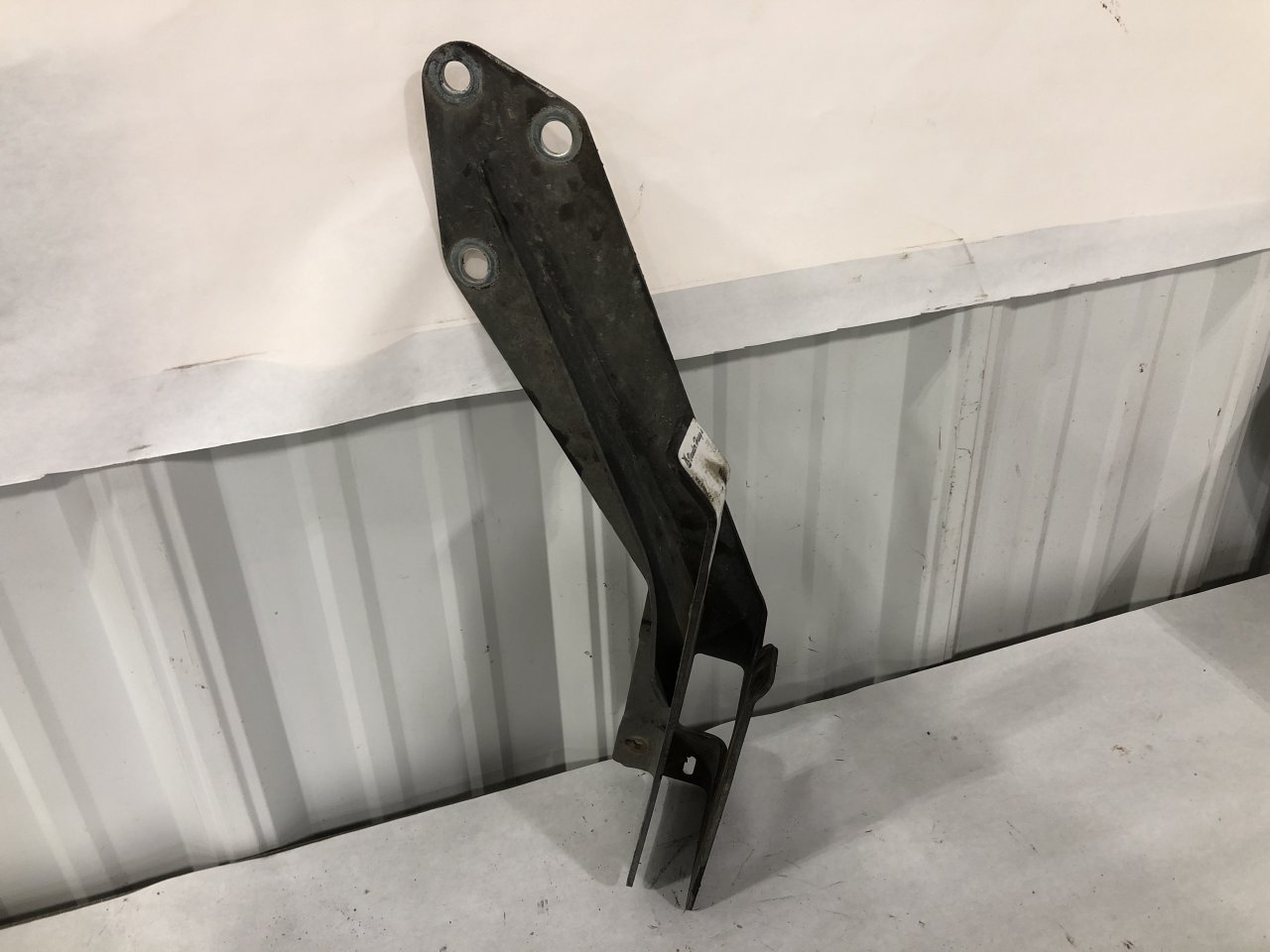 L67-6013 | Peterbilt 389 Hood Rest for Sale