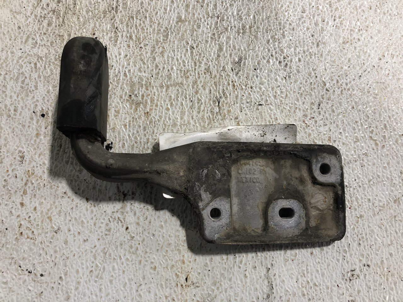 10041456 | Peterbilt 567 Hood Rest for Sale